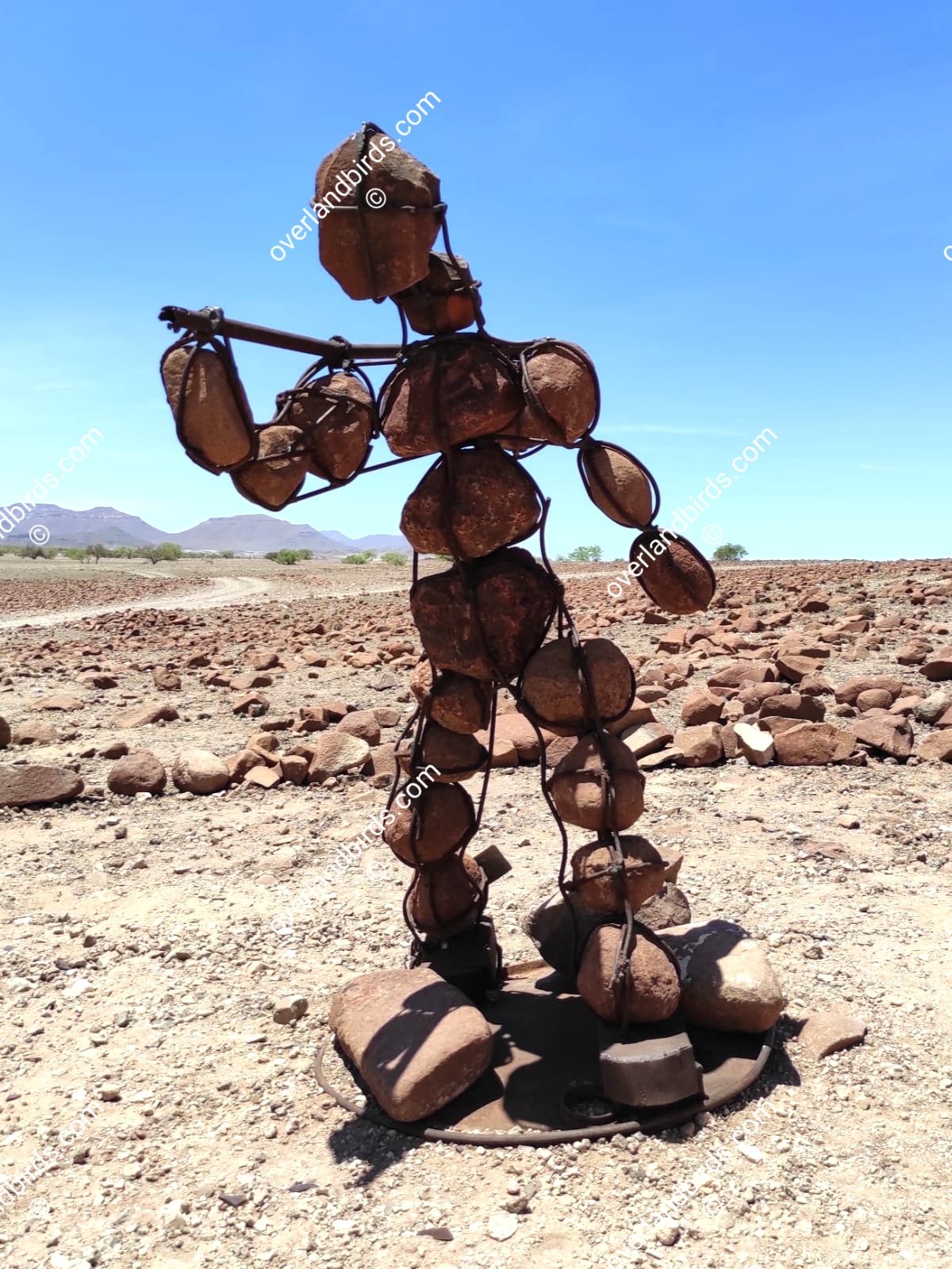 Lone Men of Namibia - Overlandbirds - Overlanding in a Land Rover Defender