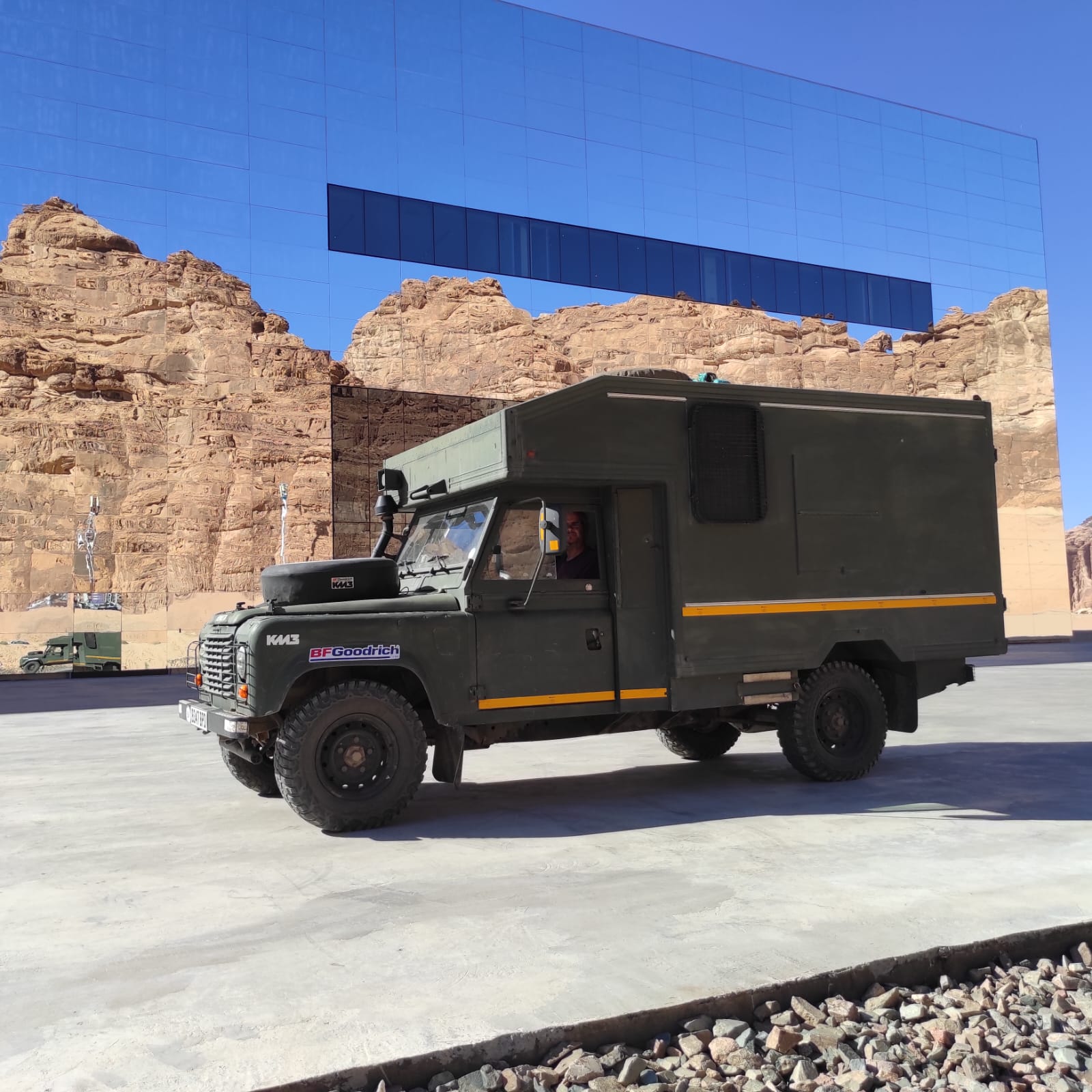 The Mirror Crack'd - Overlandbirds - Overlanding in a Land Rover Defender